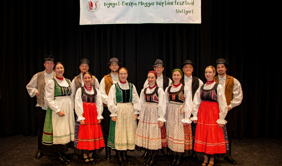 Magyar népzenétől voltak hangosak Stuttgart utcái | Kőrösi Csoma Sándor ...